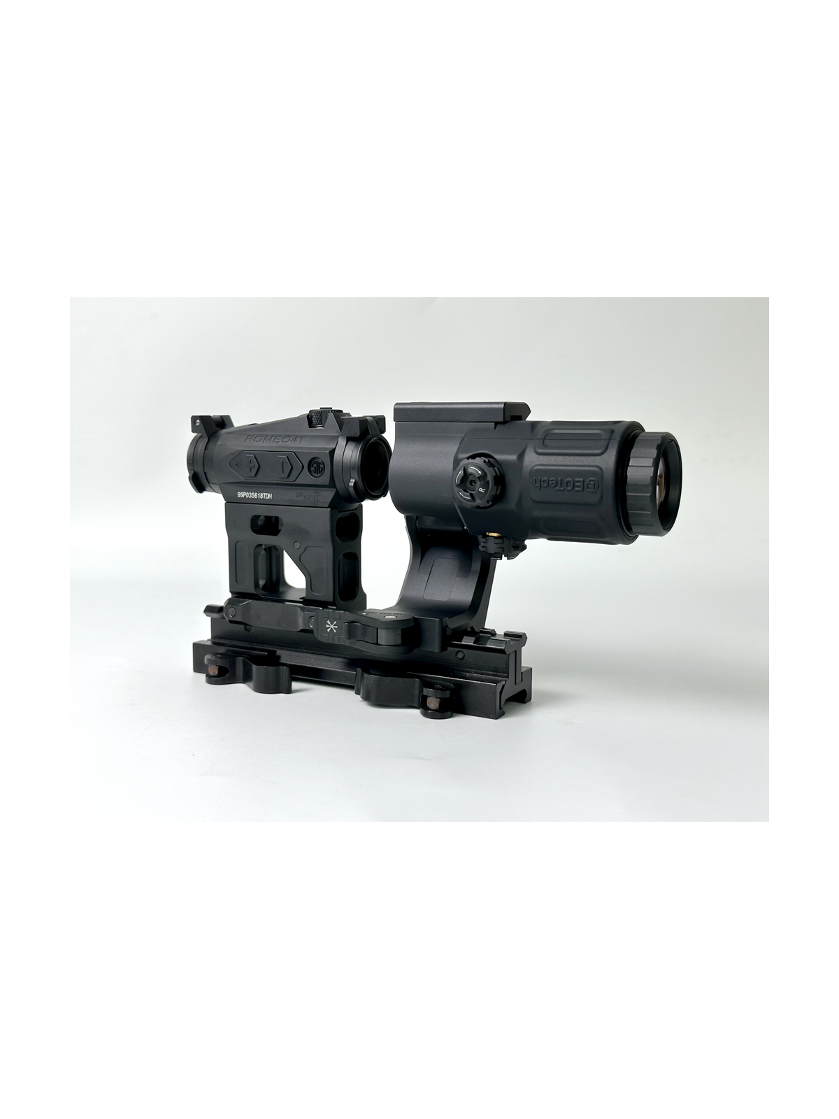 ROMEO 4T solar powered&G33 3X magnifier QD mount combo Color Black